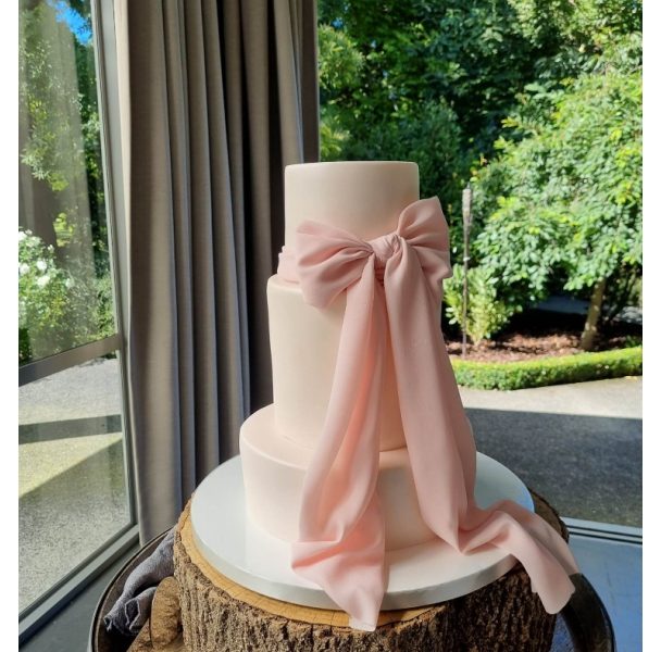 Designer Cakes- South Canterbury Wedding Cakes -Timaru Wedding Directory